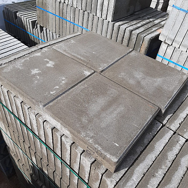 B-keus stoeptegel 30x30x4,5 Grijs (54st/pak) | Stenekes Steenhandel